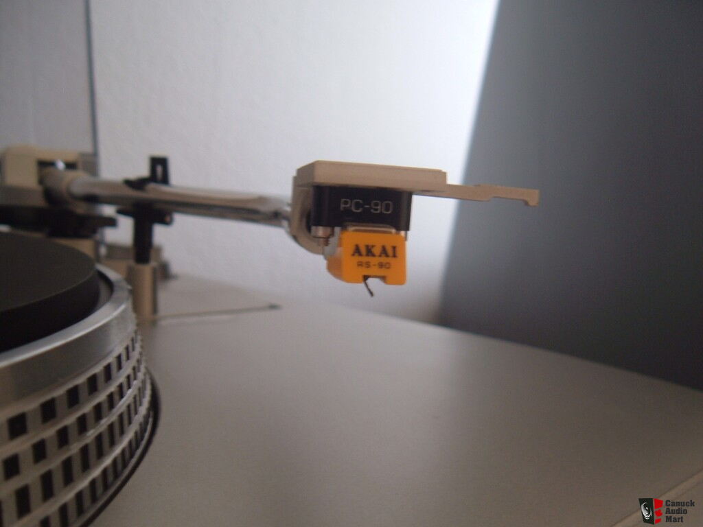 AKAI AP-D30 DIRECT DRIVE TURNTABLE Photo #364635 - Canuck Audio Mart