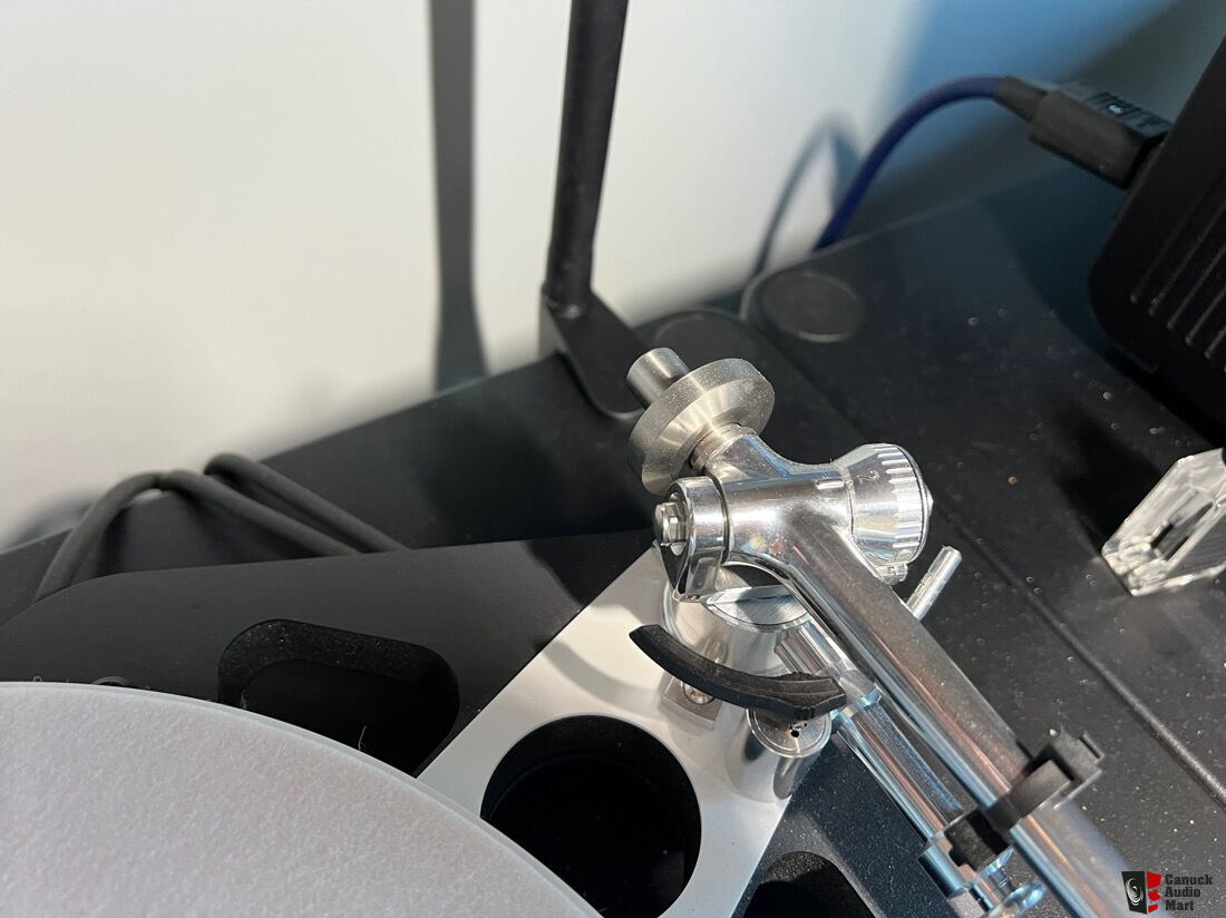 Rega Planar 10 Turntable with Aphelion 2 MC Cartridge and P10 PSU Photo ...