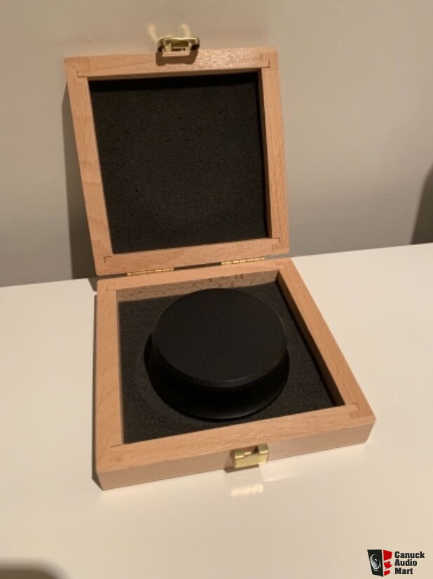 Pro-Ject Record Stabilizer Puck Photo #3709970 - Canuck Audio Mart