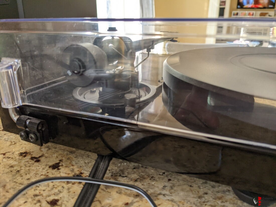 Music Hall 2.2 belt drive turntable Photo #3720616 - Canuck Audio Mart