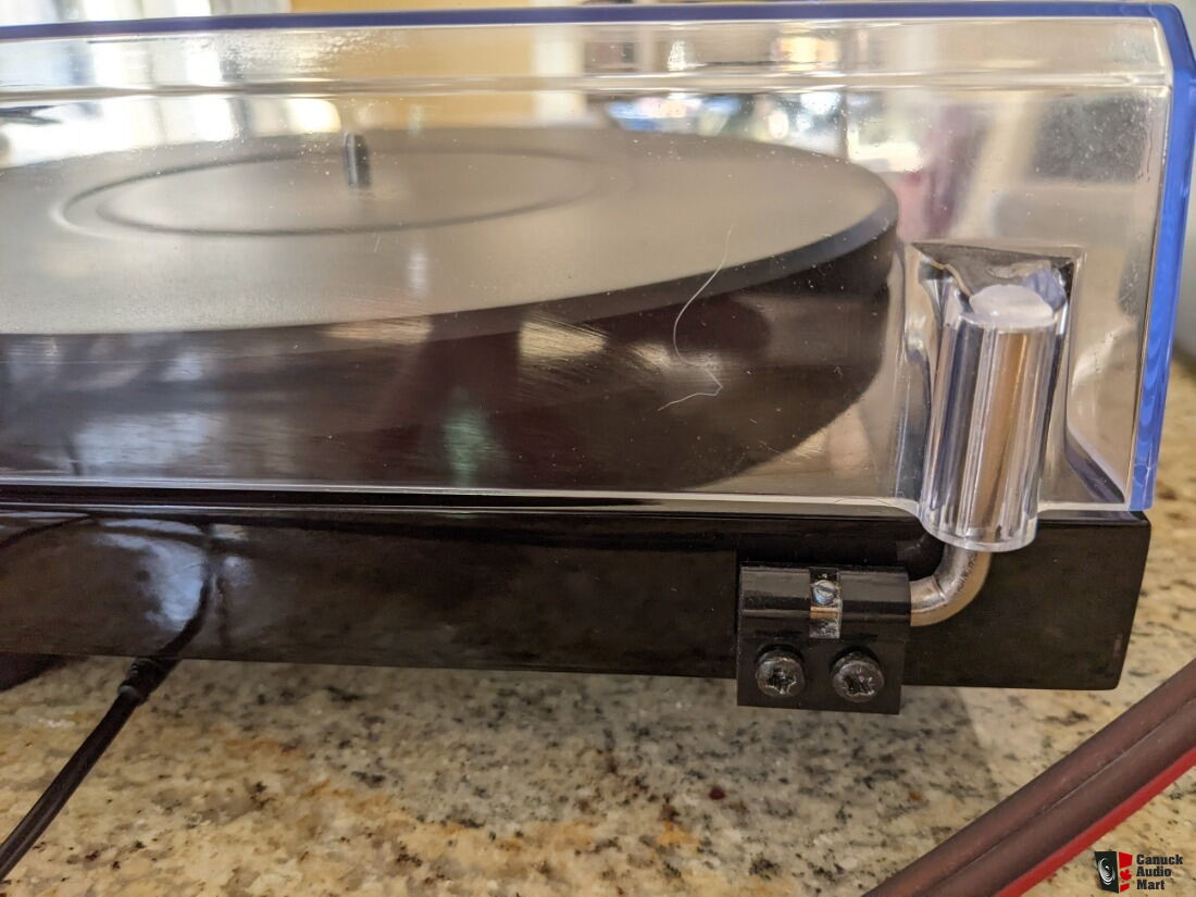 Music Hall 2.2 belt drive turntable Photo #3720616 - Canuck Audio Mart