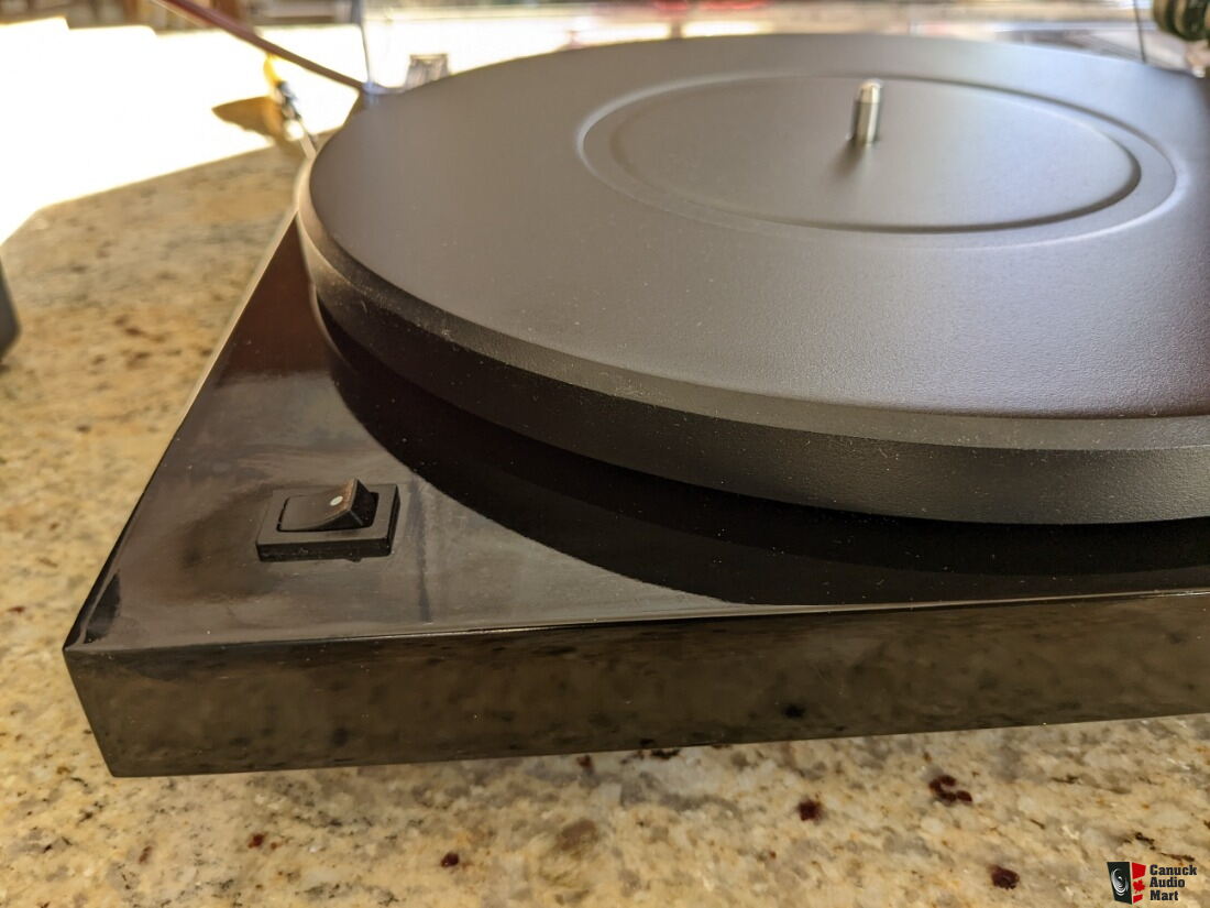 Music Hall 2.2 belt drive turntable Photo #3720616 - Canuck Audio Mart