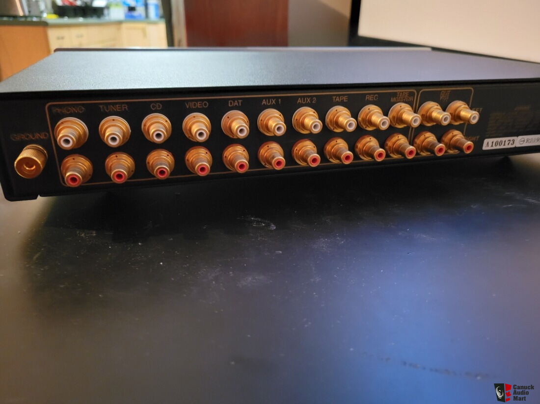 Usher P-307a preamp with phono stage. $1150 Photo #3729099 - Canuck ...