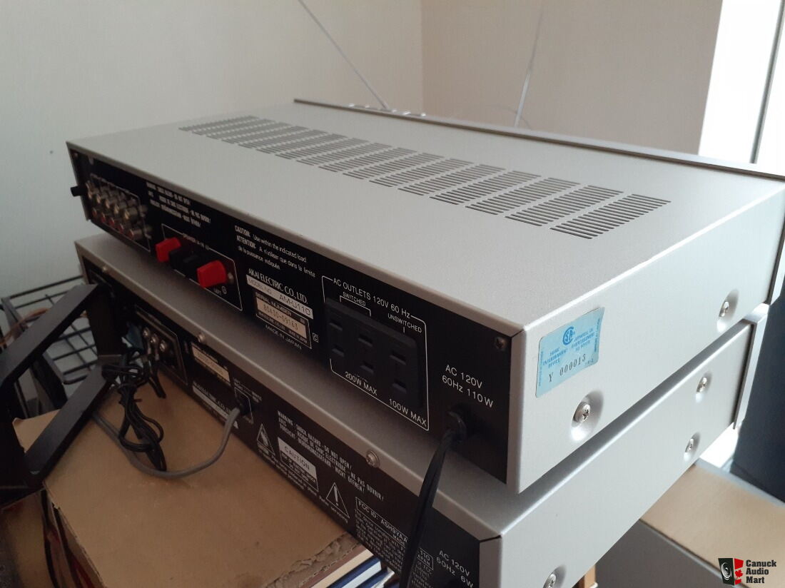 Rare and Classic Akai Integrated Amplifier AM-U110 and matching Tuner ...