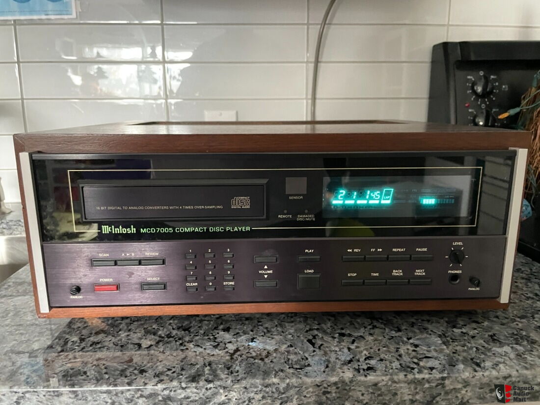 McIntosh MCD 7005 CD Player w/ Slant Base Wooden Cabinet Photo #3797947 ...