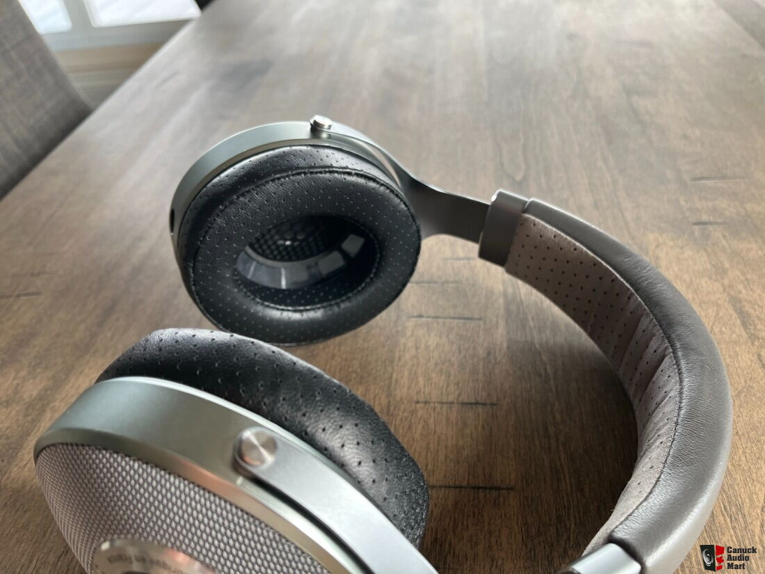 Focal Clear /w replacement pads Photo #3848847 - Canuck Audio Mart
