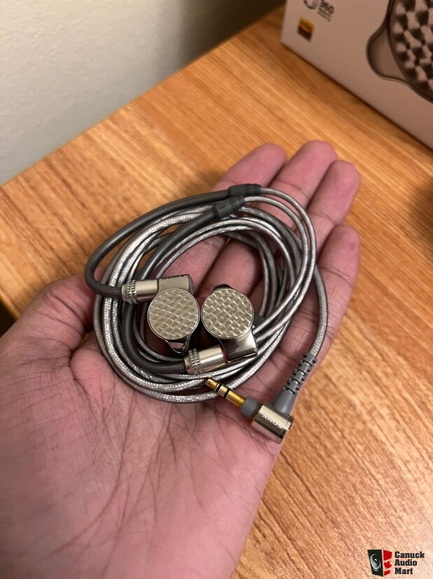 Sony IER-Z1R Signature Series IEM 10/10 Mint Condition Photo #3864491 ...