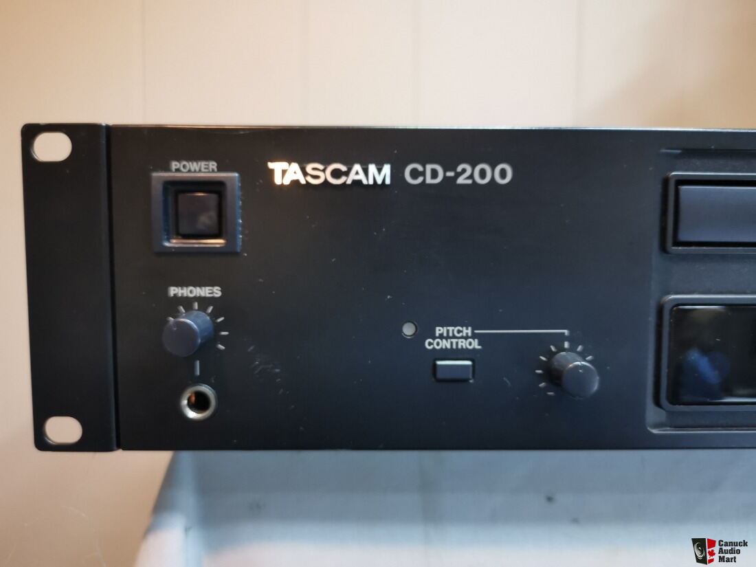 Tascam CD-200 cd player Photo #3876598 - Canuck Audio Mart
