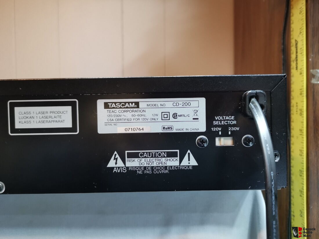 Tascam CD-200 cd player Photo #3876604 - Canuck Audio Mart