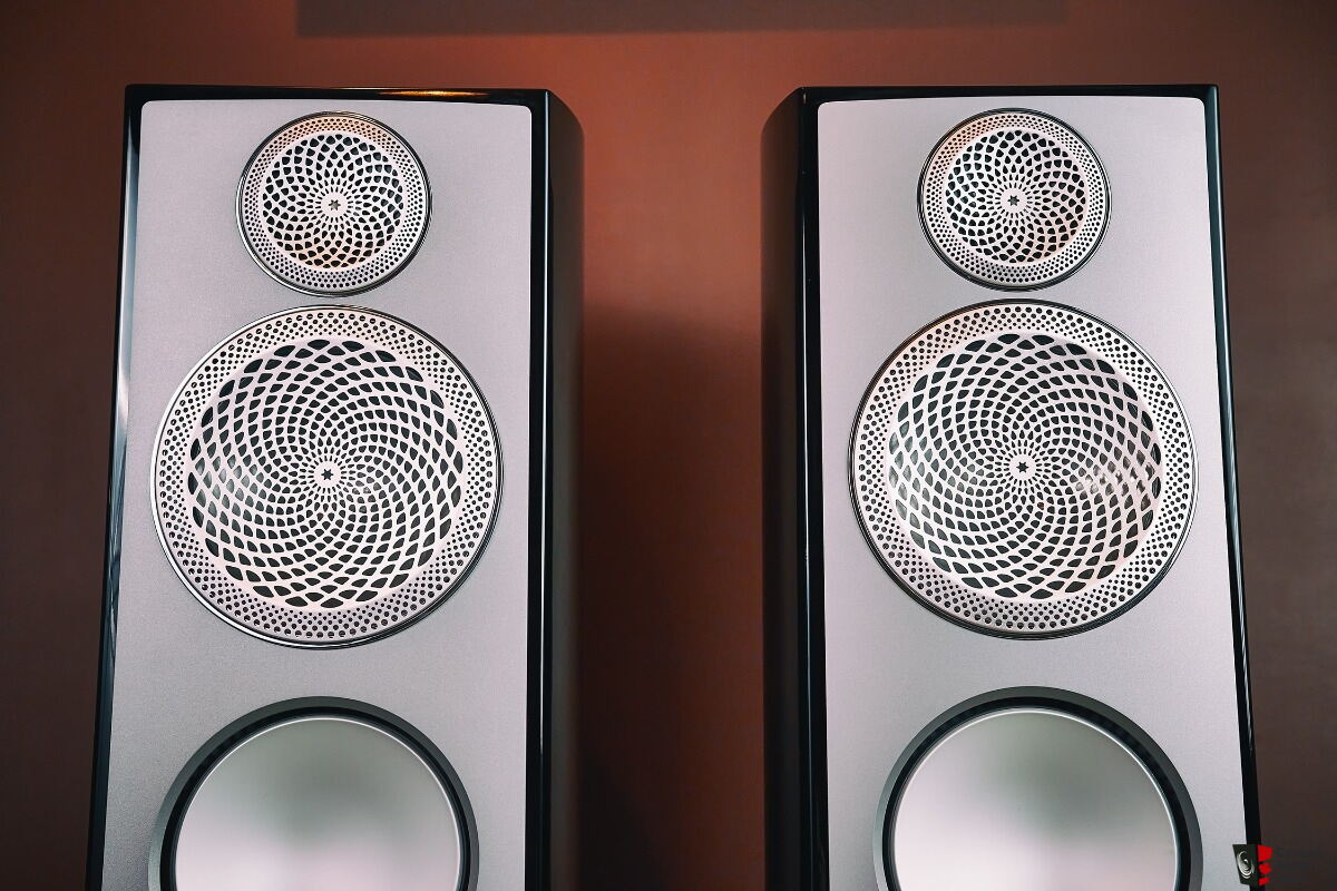 Paradigm Persona 3F in High Gloss Vanta Black Photo #3999574 - US Audio ...