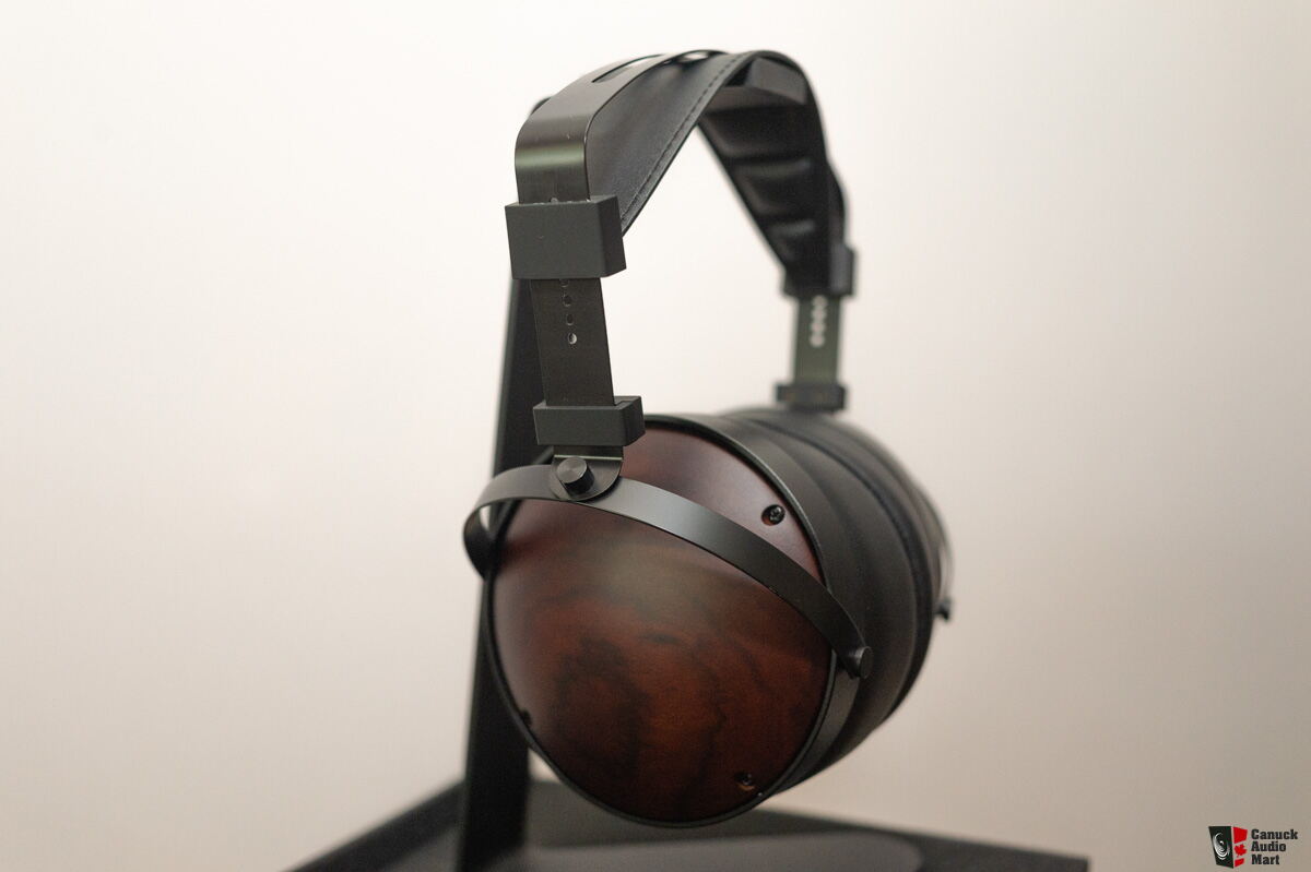 Monolith M1060c For Sale - Canuck Audio Mart