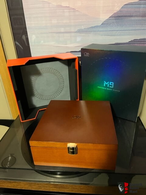 Shanling M9 Flagship player with two cases Photo #4061855 - UK Audio Mart