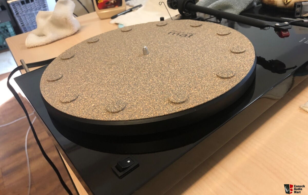 Superb MUSIC HALL MMF2.2 turntable For Sale - UK Audio Mart
