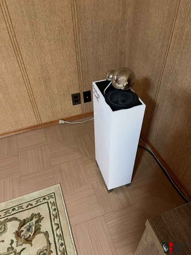 Duevel Planets omni speakers Photo #4071755 - UK Audio Mart