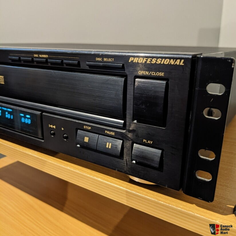 Marantz PMD 370 Professional CD Changer Photo #4127054 - Canuck Audio Mart