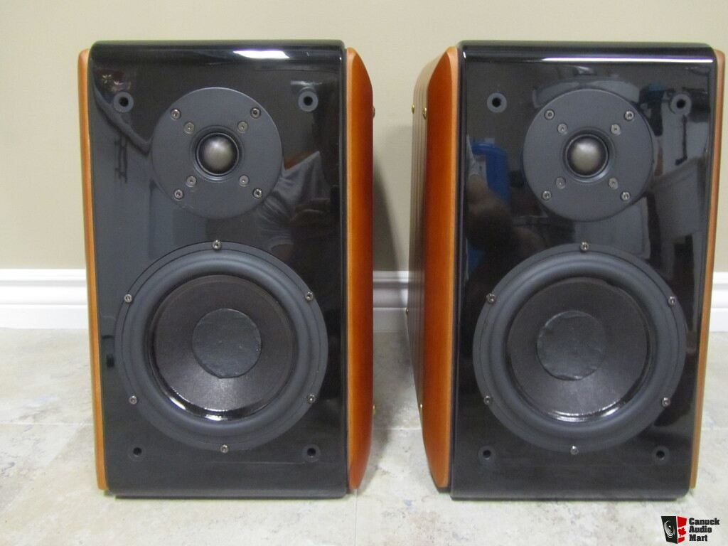 Usher X-718 Bookshelf Speakers Photo #4149115 - US Audio Mart