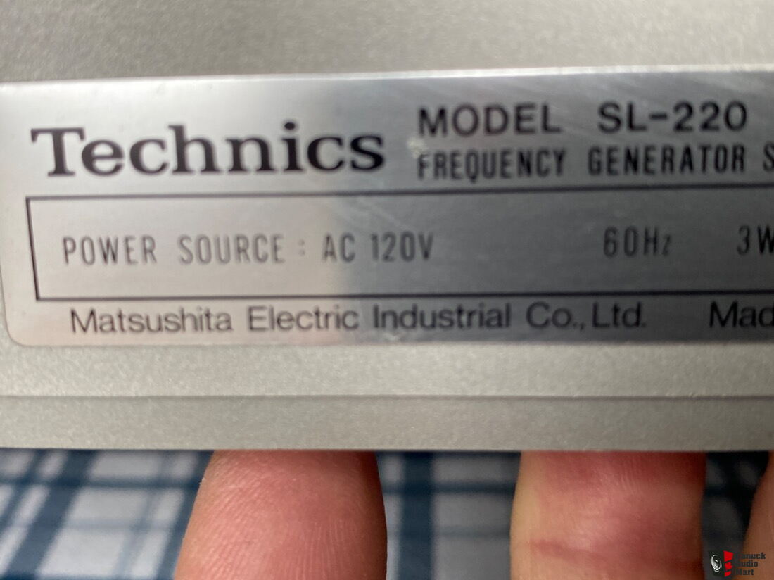 Technics Turntable Model SL-220 House Cleaning For Sale - Canuck Audio Mart