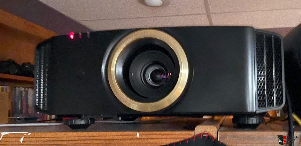JVC DLA-RS400 4K e-shift projector For Sale - Canuck Audio Mart