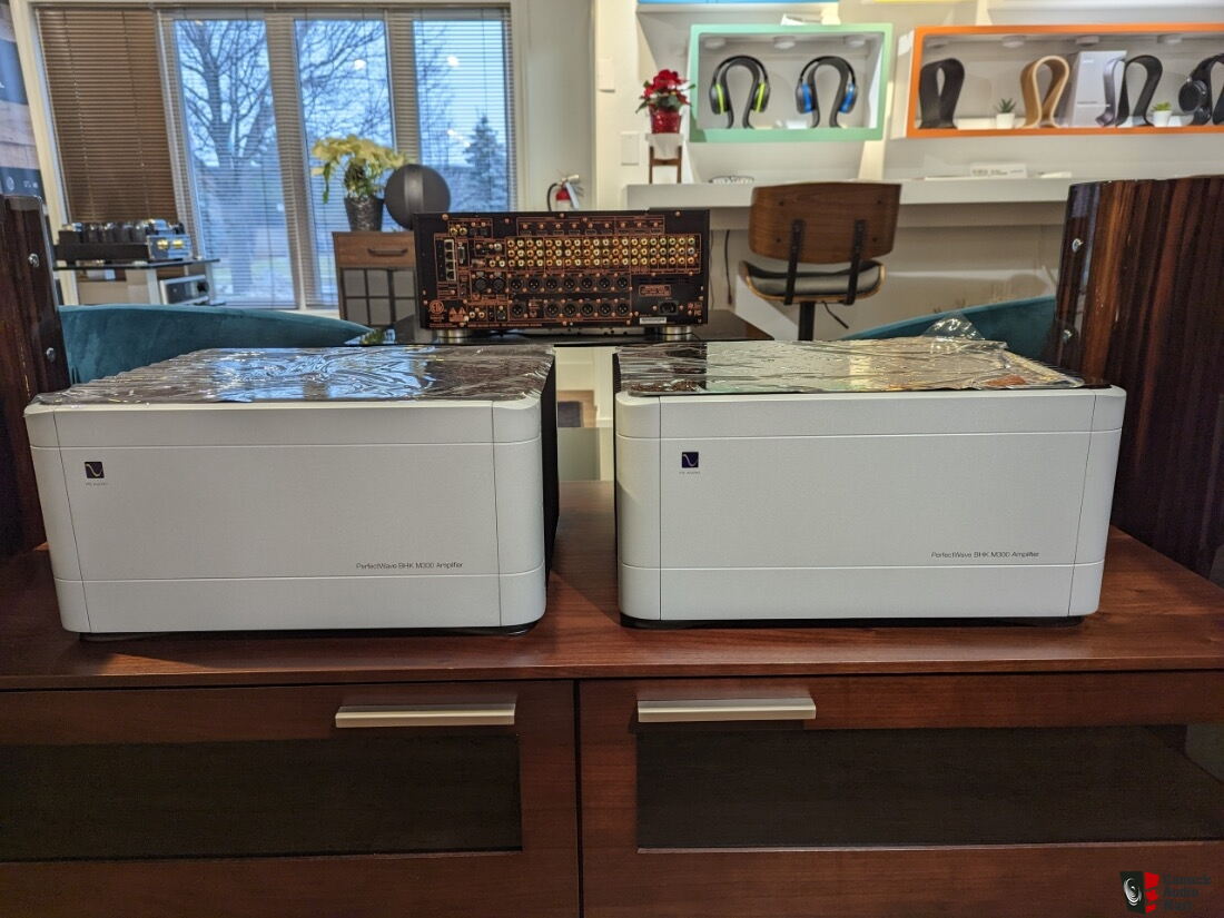 PS Audio BHK M300 Mono Block Amps (Silver - Pair): MINT Trade-In; 35% ...