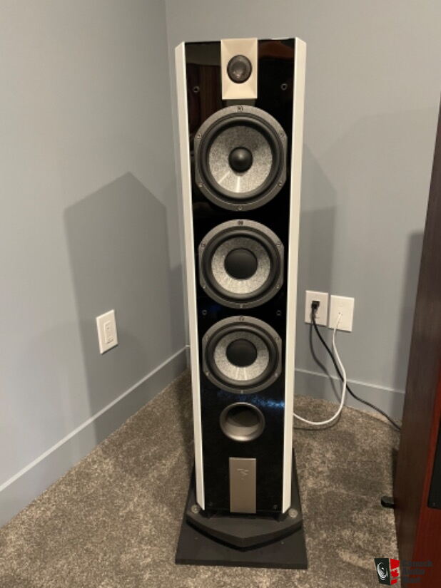 Focal 826 w towers gloss white Photo #4195885 - Canuck Audio Mart