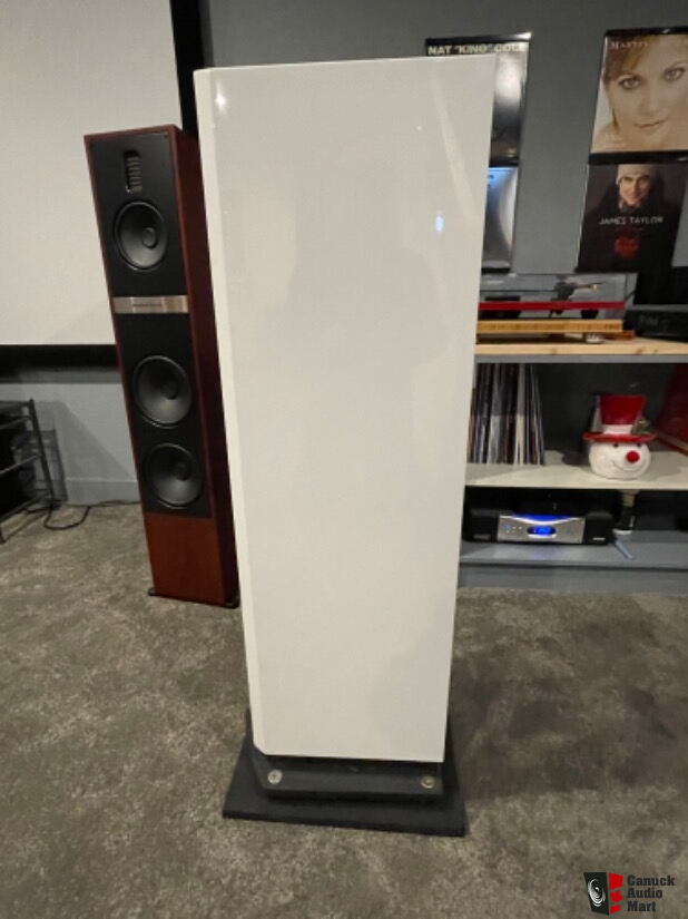 Focal 826 w towers gloss white Photo #4195892 - Canuck Audio Mart