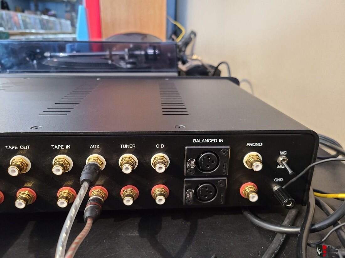 Classe Audio Ten Amplifier with Classe Audio Four Pre-amplifier Photo ...