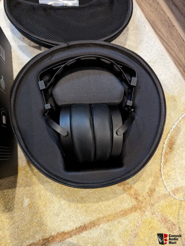 Monolith M1060C planar headphones Photo #4232123 - Canuck Audio Mart