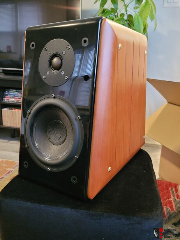 Outstanding reviews, rare Usher X-718 Speakers Photo #4232995 - Canuck ...