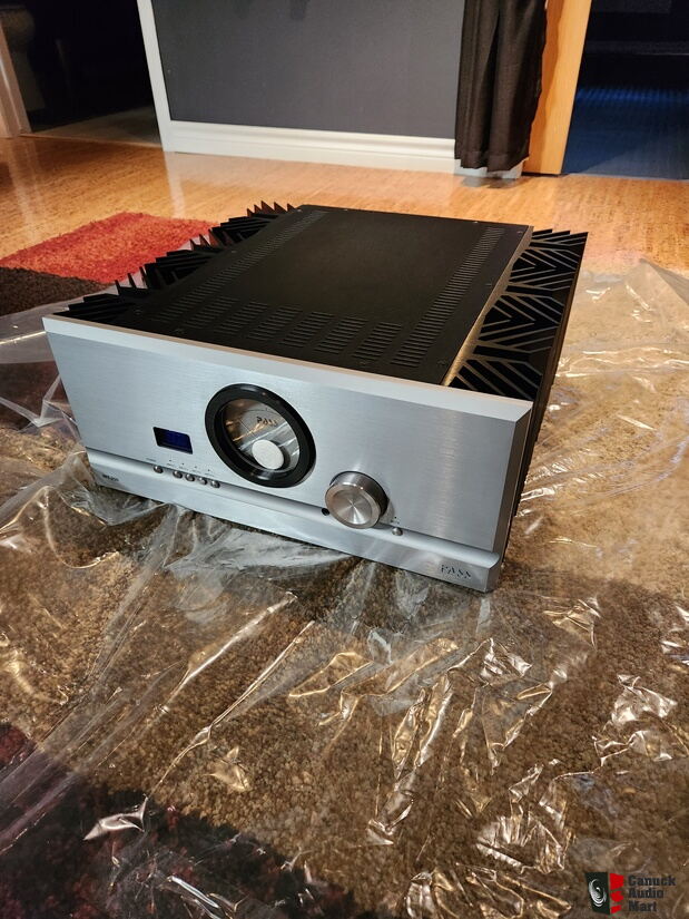 Pass Labs INT-250 Integrated Amplifier Photo #4256175 - US Audio Mart