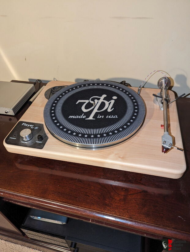 VPI Player turntable with integrated preamp and headphone amp Photo ...