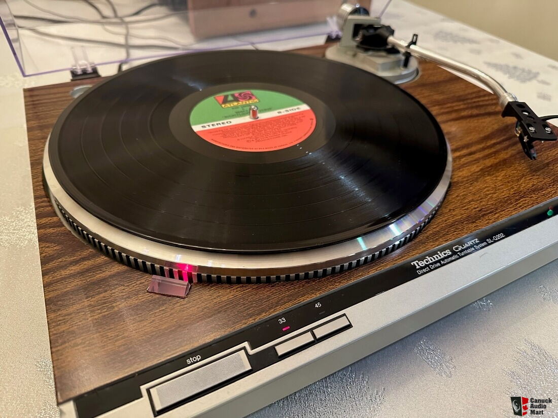 Technics SL-Q202 Turntable Photo #4260842 - Canuck Audio Mart