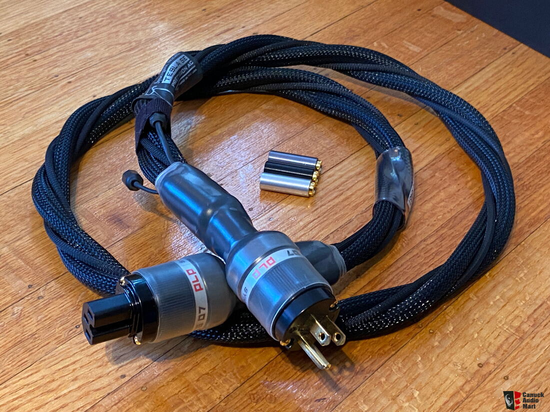 Synergistic Research Tesla SE Precision Power Cable, 5ft, Stealth Black ...