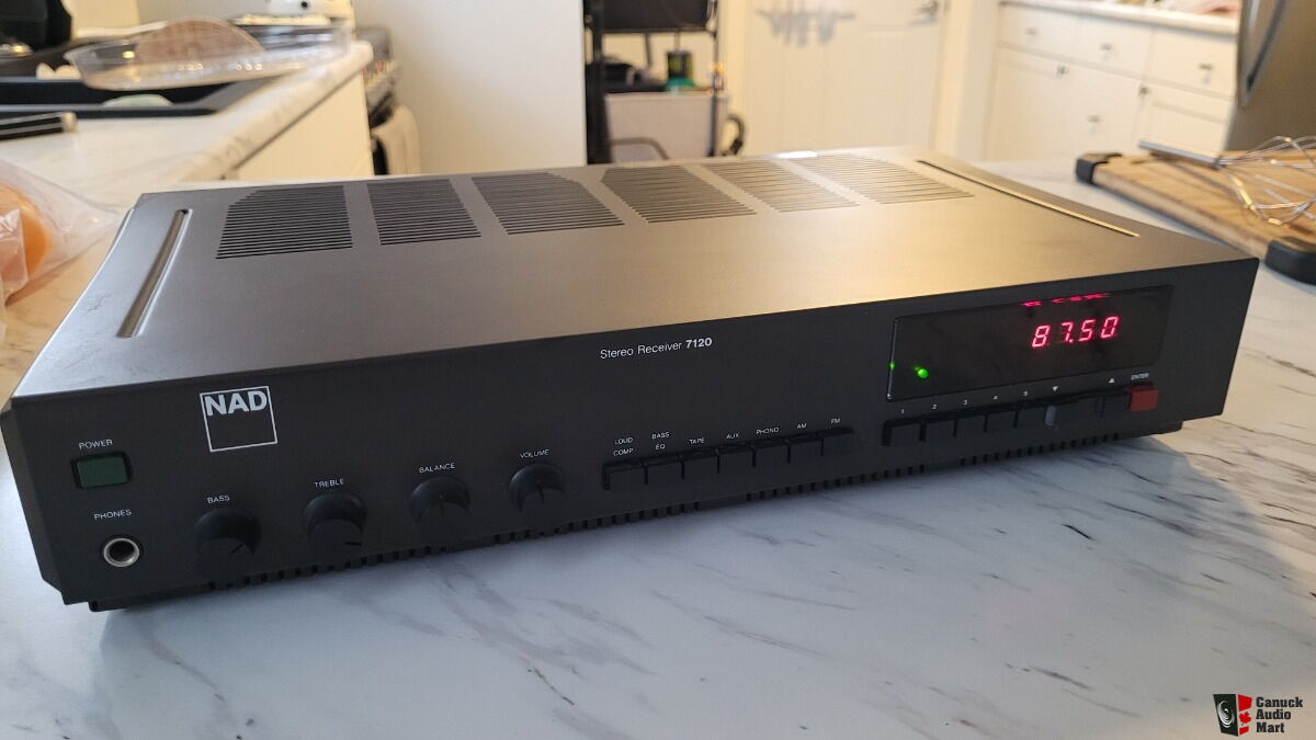 NAD 7120 stereo reciever with outstanding FM and phono performance ...