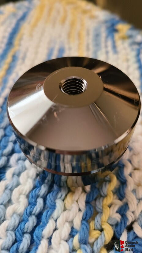 Isoacoustics Gaia iii speaker isolators Photo #4320134 - UK Audio Mart