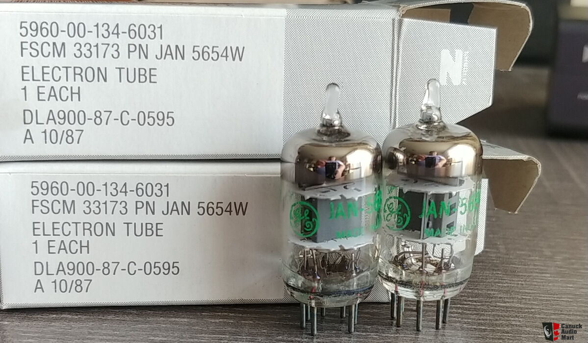 Hybrid tube amp with extra tubes Photo #4320251 - Canuck Audio Mart