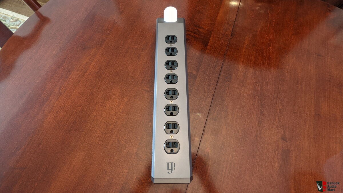 iFi PowerStation active power conditioner power strip/surge protector ...