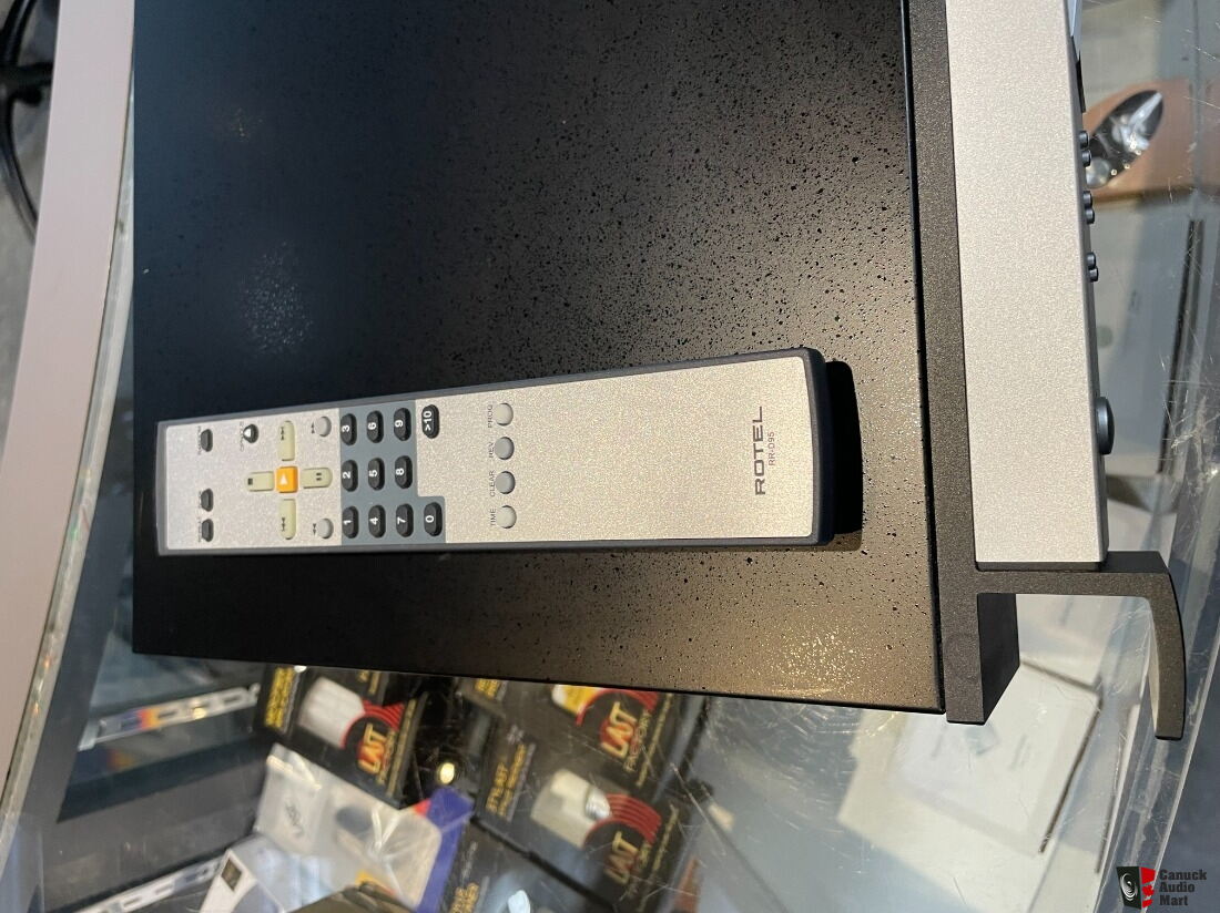 Rotel Rcd 1072 hdcd cd player Photo #4345714 - Canuck Audio Mart