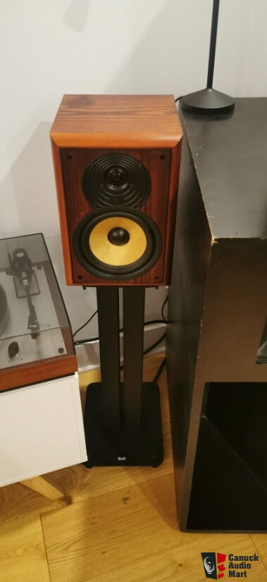 Bowers & Wilkins B&W Bookshelf Speakers with original stands on spikes ...
