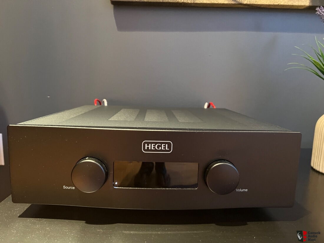 Hegel H390 Integrated amplifier Photo #4369189 - UK Audio Mart