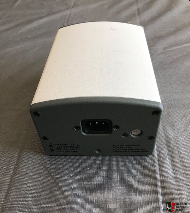 PS Audio Ultimate Outlet standard 15 amp Photo #4381858 - Canuck Audio Mart