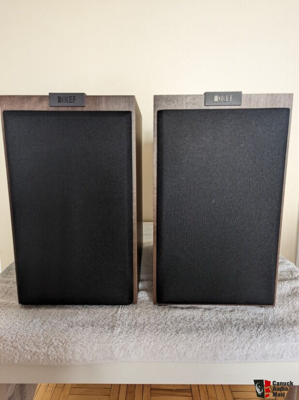 Kef Q150 Walnut with optional grills Photo #4384928 - Canuck Audio Mart