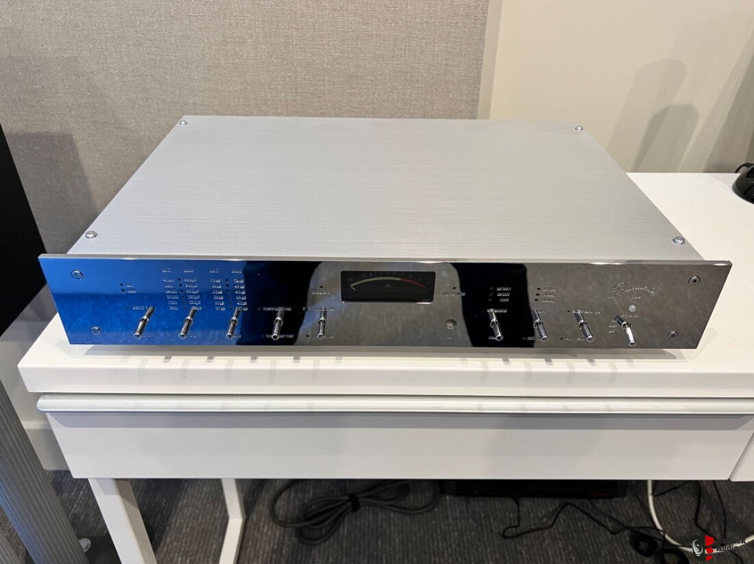 Burmester Audio Systems 100 Phono Preamplifier Photo #4397209 - Canuck ...