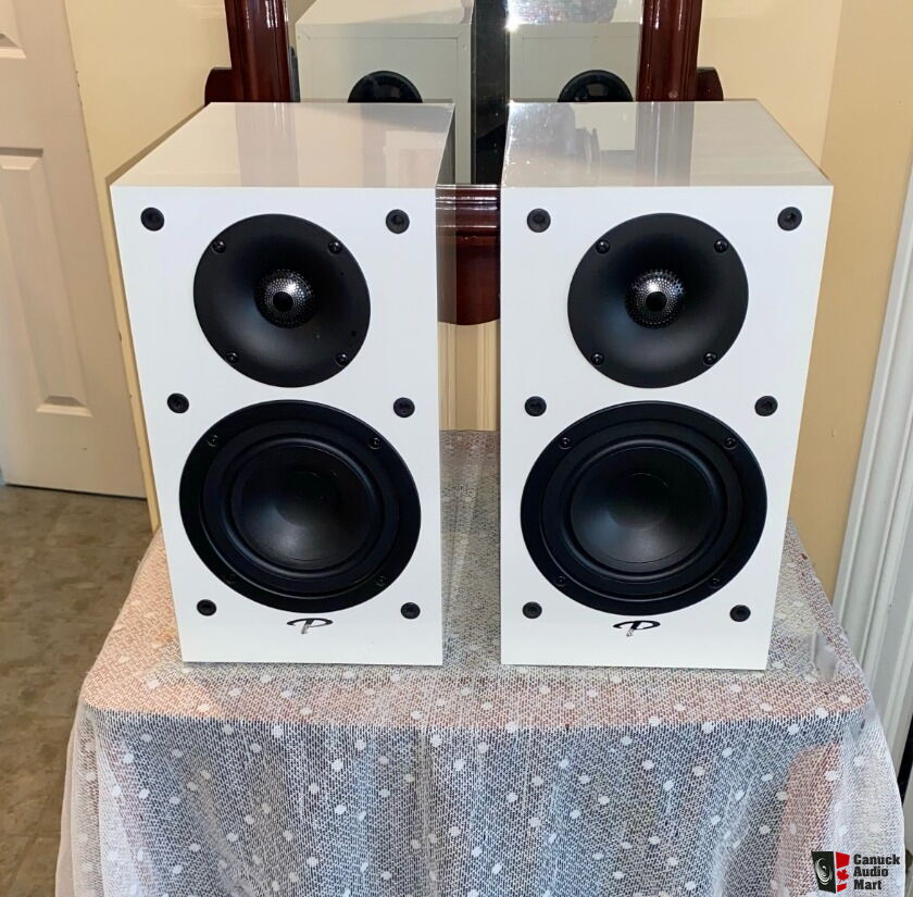 Paradigm Bookshelf Speakers in High Gloss White Monitor SE Atom Photo ...