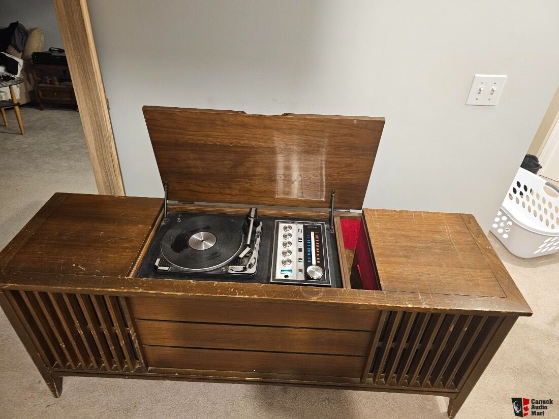 Vintage Admiral Stereo AM-FM-FM Console Radio-Phono Cabinet Photo ...