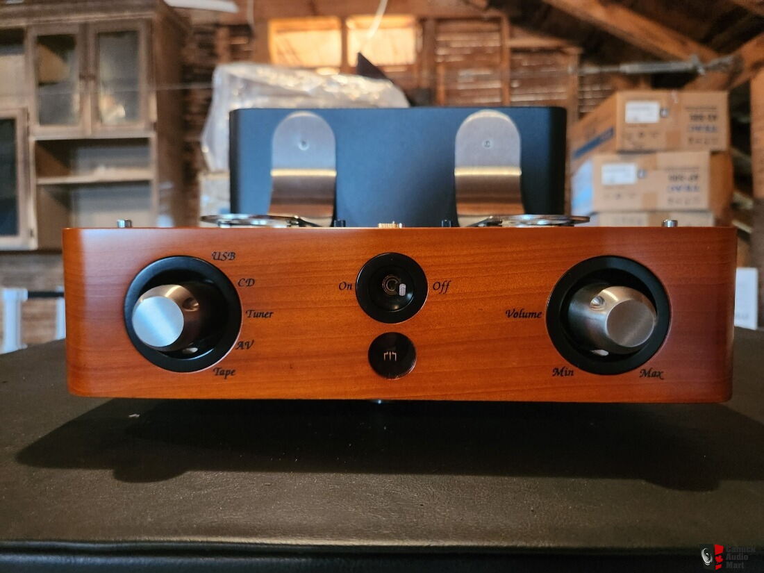 Unison Research Triode 25 integrated tube amplifier DISPLAY Photo ...