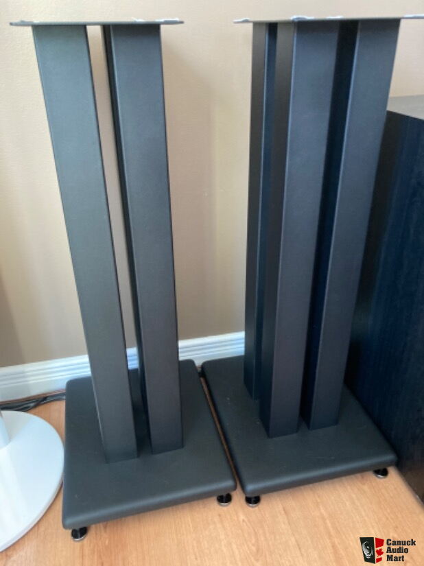 24 in 4 pillar sand filled stands looking for 17- 19 stands Photo ...