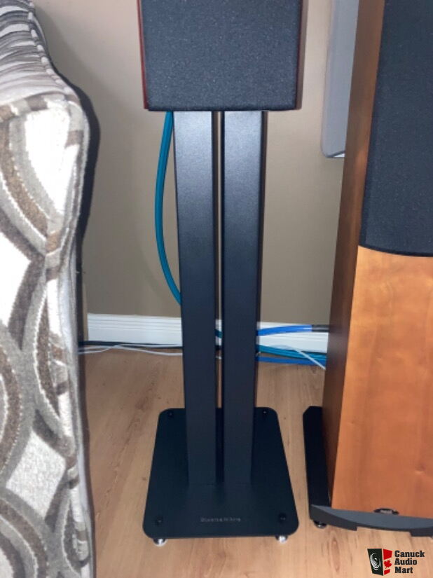 24 in 4 pillar sand filled stands looking for 17- 19 stands Photo ...