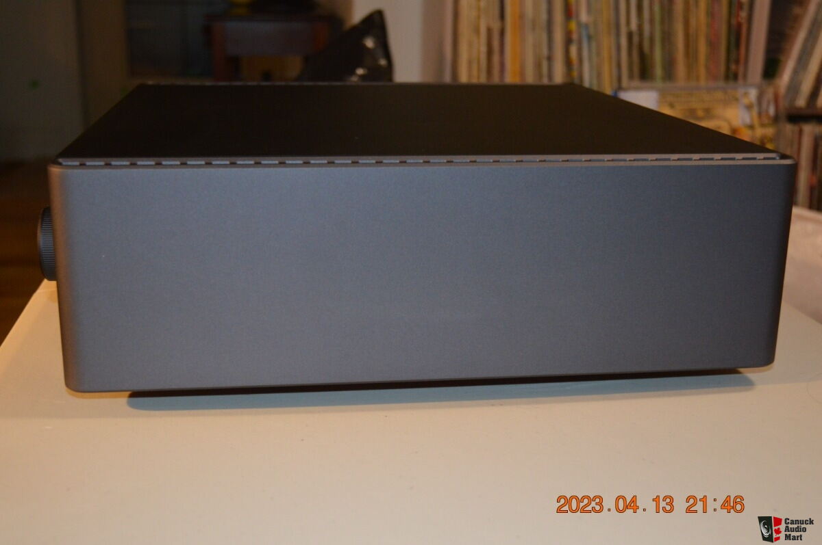 Rotel Michi Preamp P5 with phono Photo #4425010 - US Audio Mart