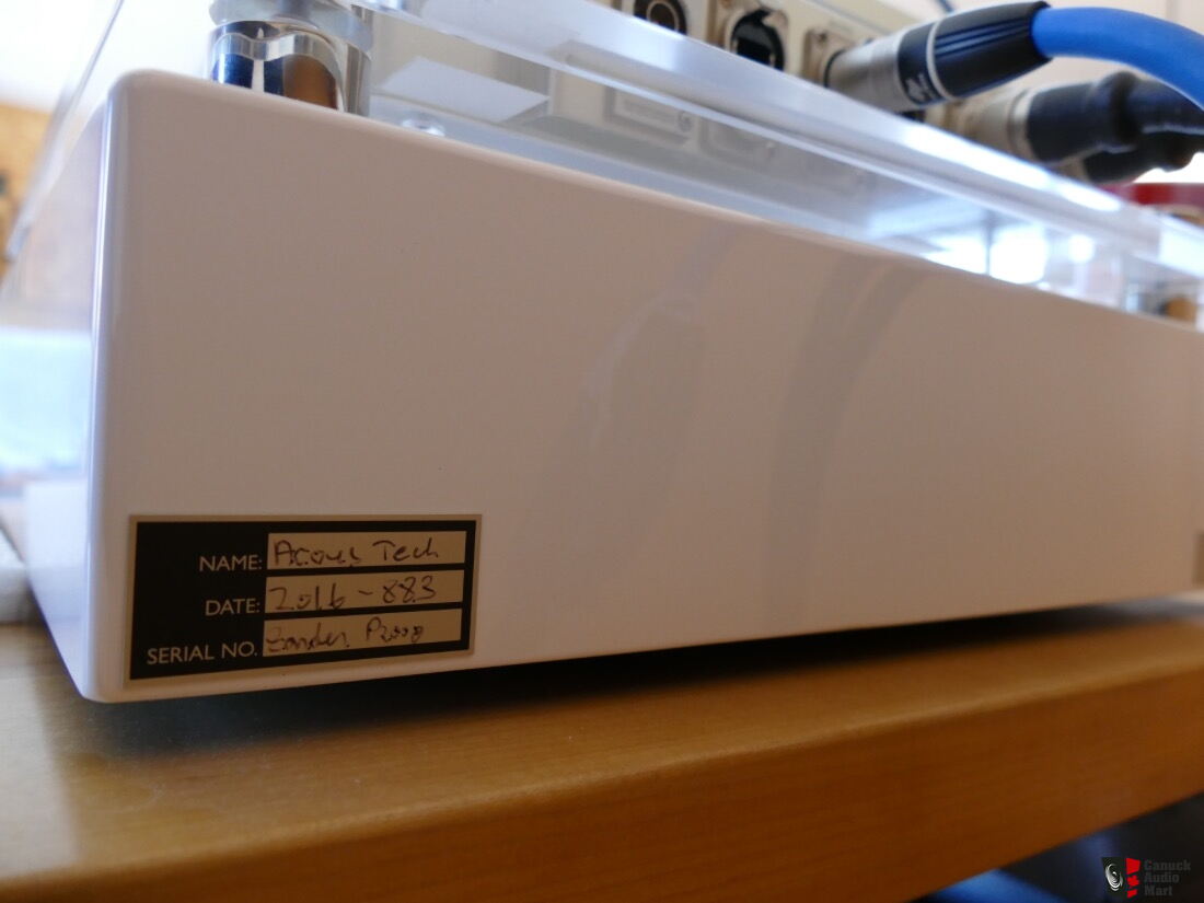 SRA- Silent Running Audio , isoBASE Ohio-class, two bases in white ...