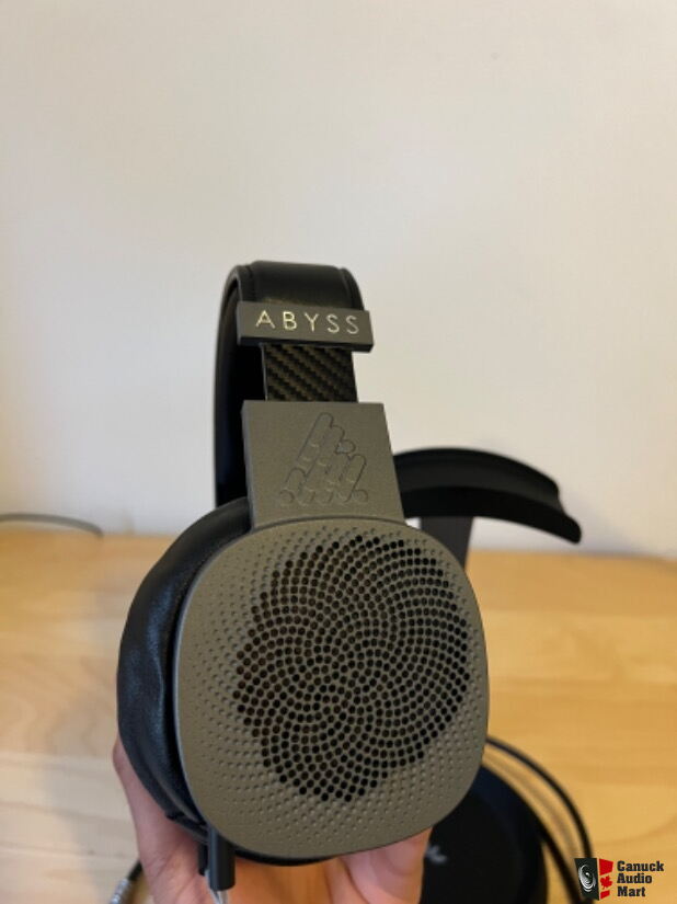 Abyss Diana Phi - LNIB with Stock + V2 Pads + 4 Pin XLR Photo #4450250 ...
